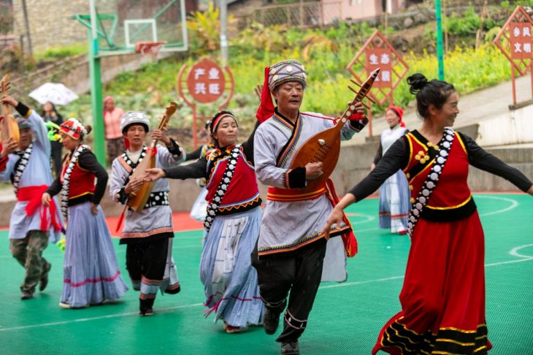 25 Ethic Minorities in Yunnan: Bai, Yi, Dai, Naxi, Hani & Miao