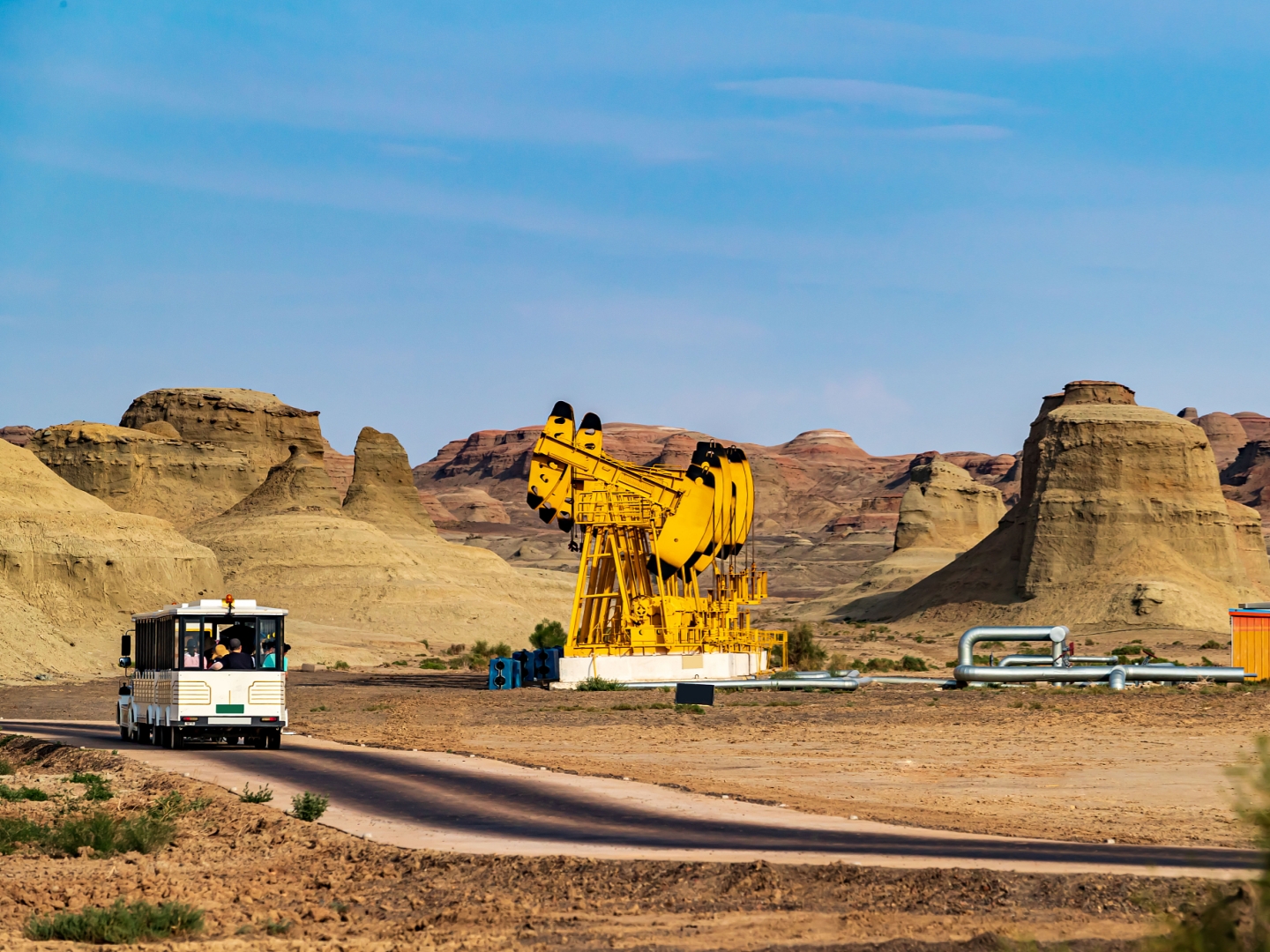 Xinjiang Urho Ghost City: China Scenery and Travel Guide